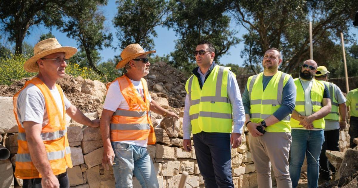 BCA trains 40 in traditional rubble wall construction