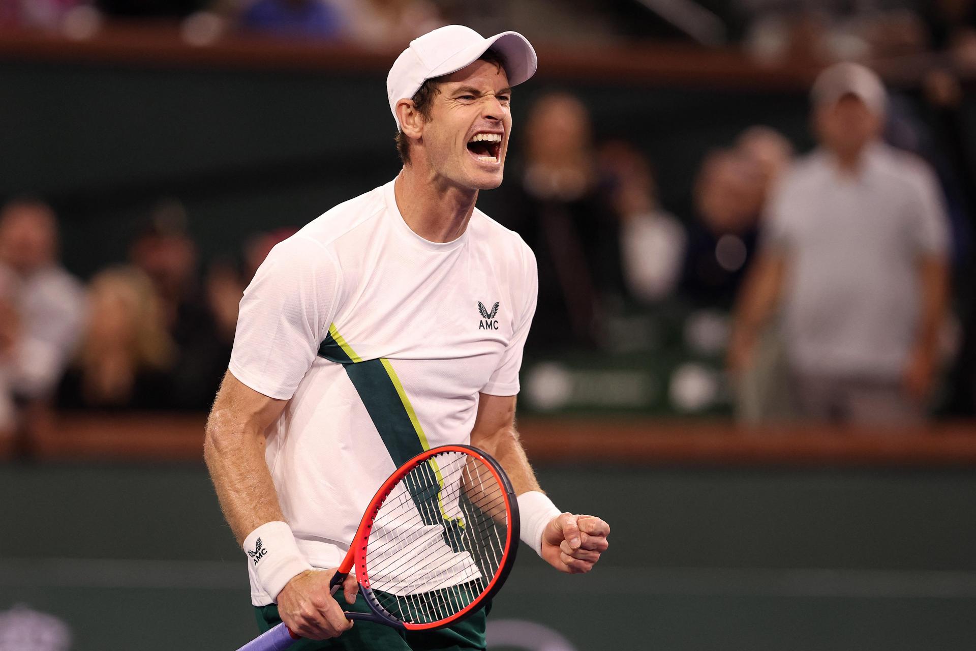 Murray toughs out another win, Raducanu advances at Indian Wells