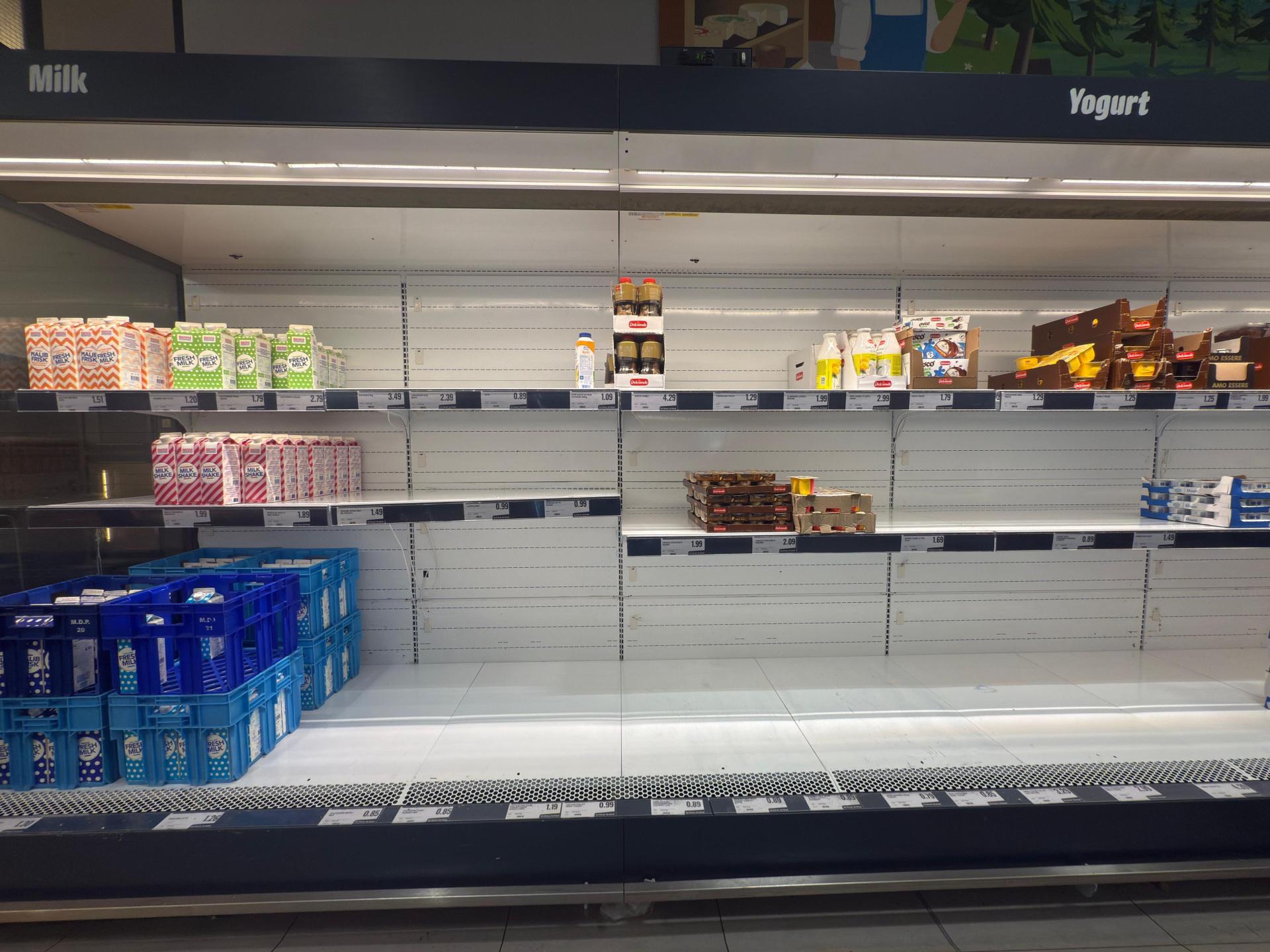 Empty shelves at Lidl and Eurospin as bad weather stops daily ferry supply