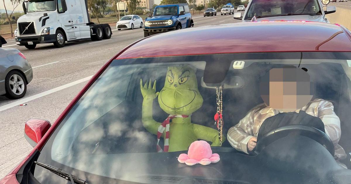 'Seusspicious': US cop tickets driver for inflatable Grinch