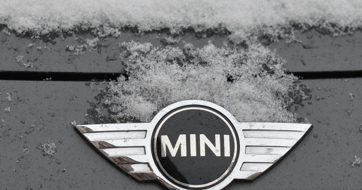 UK car sales crash to almost 30-year low
