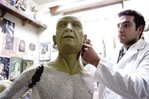 Sculptor notes revival in statue-making