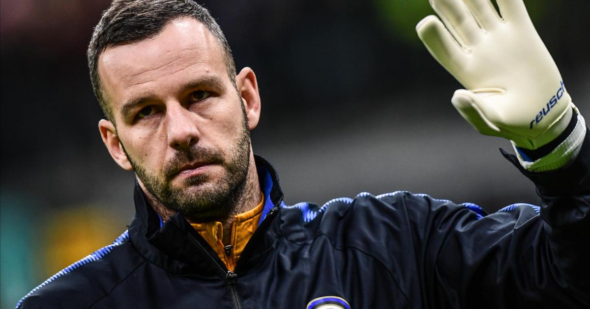 Inter keeper Handanovic fractures finger