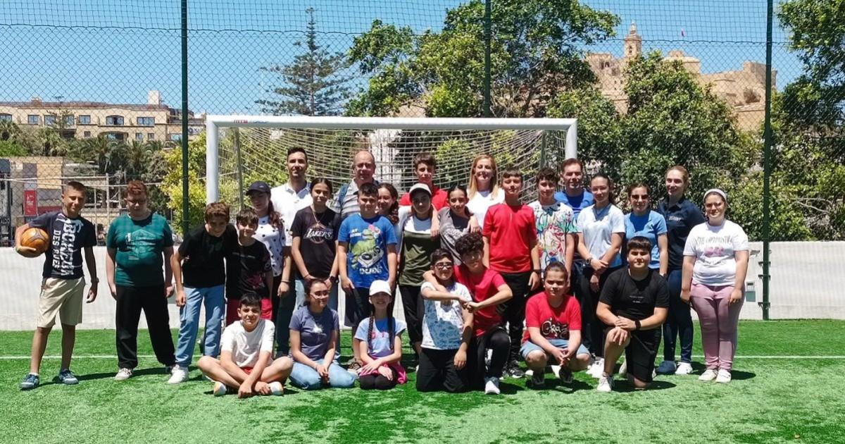 Tal-Ħandaq students visit primary school in Victoria