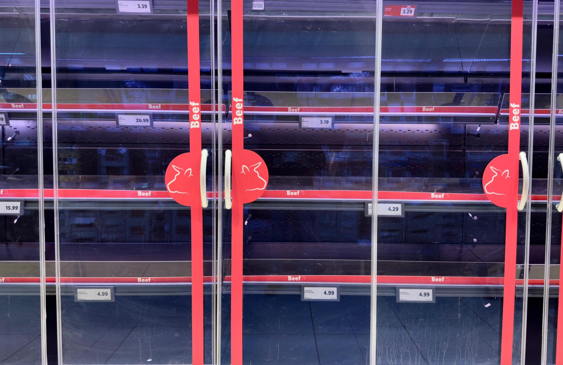 Empty shelves at Lidl and Eurospin as bad weather stops daily ferry supply