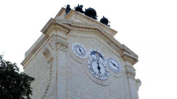 Historic palace clock restored