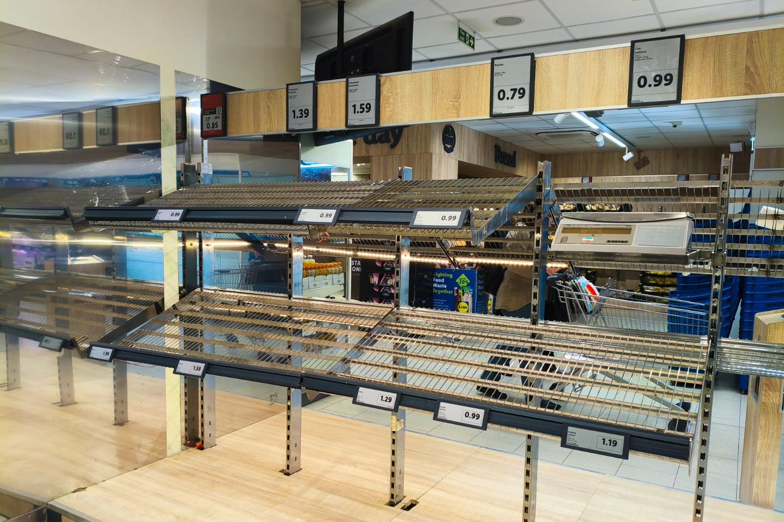 Empty shelves at Lidl and Eurospin as bad weather stops daily ferry supply