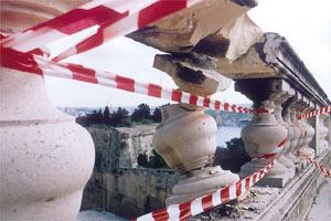 Dangerous balustrades