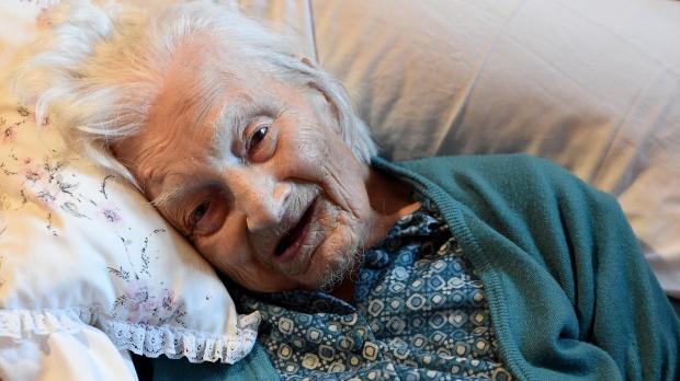 Britain's oldest person Gladys Hooper wishes for tea and cake on 113rd ...