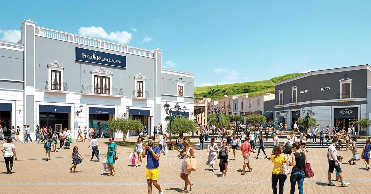 Freedom Day promotion at Sicilia Outlet Village