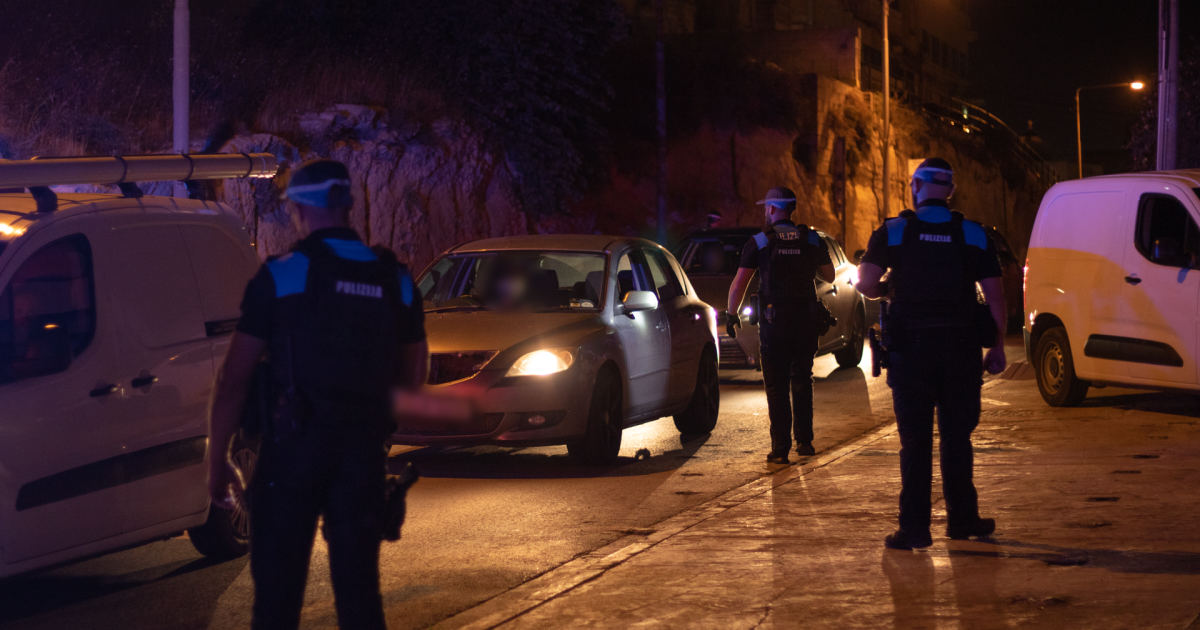 Man jailed for speeding away from police roadblock