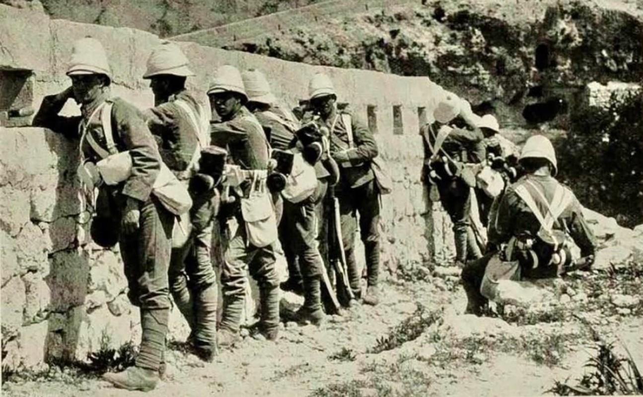 Military manoeuvres along the Victoria Lines