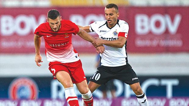 Top two teams to clash on final day