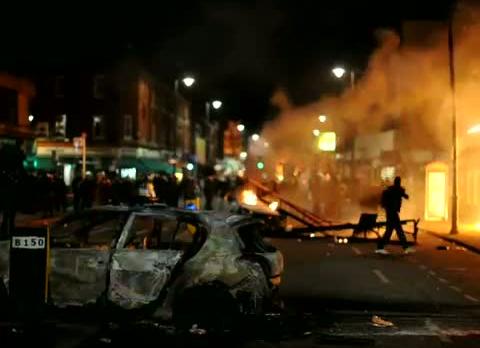 Updated: Eight police injured as riots erupt in Tottenham