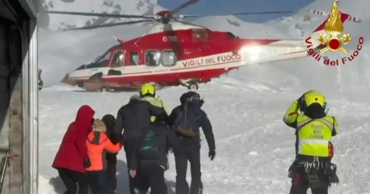 Four hurt, 100 stranded after Italy cable car accident