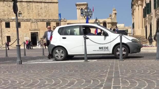 Watch: Education Ministry driver needs Highway Code lessons