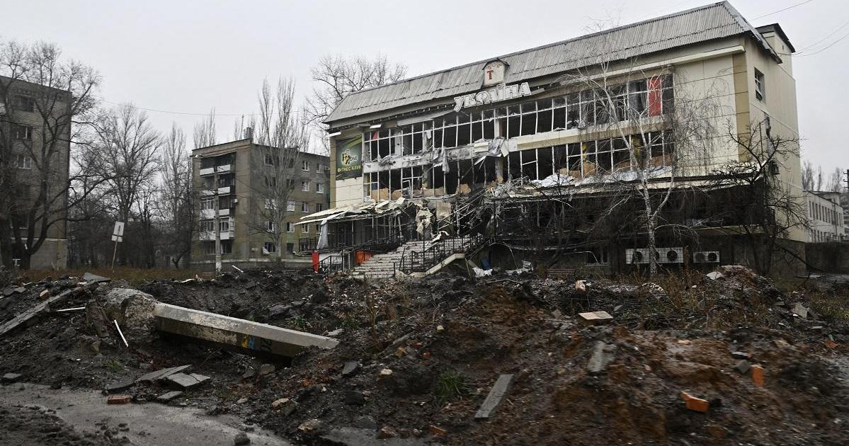 Ukraine's Zelensky visits frontline city of Bakhmut