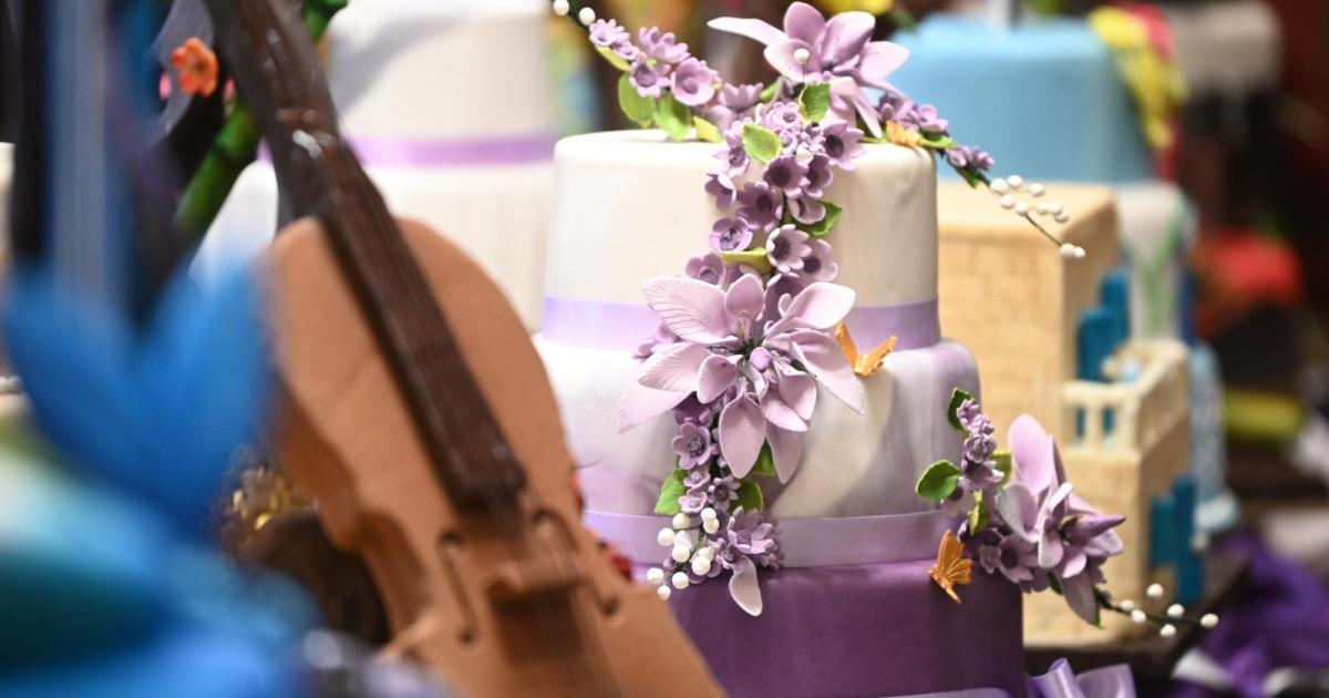 ITS students show off creative decorative cakes