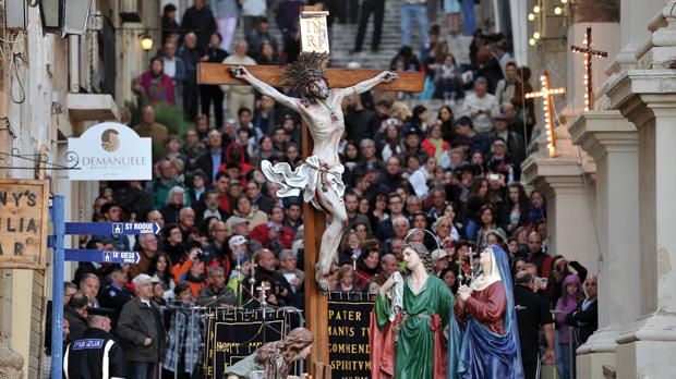 Processions mark the death of Christ