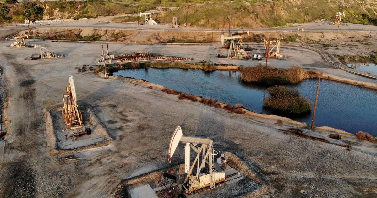 US oil bounces after crash but stocks suffer big losses