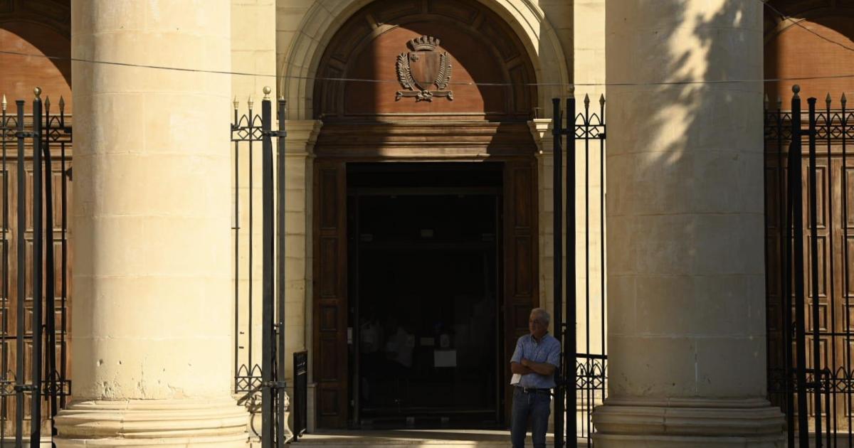 Bogus car dealer convicted of stealing €12,000, gold coins, from 81 ...