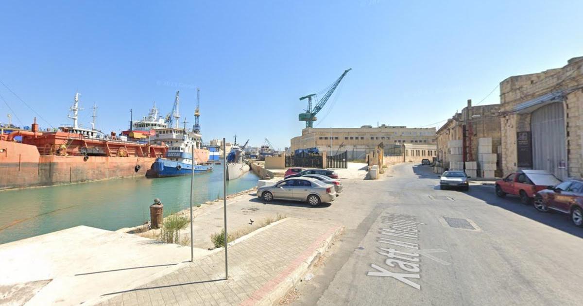 Man seriously injured in fall onboard vessel