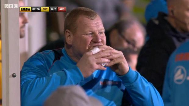 150kg goalkeeper who ate a meat pie during match resigns