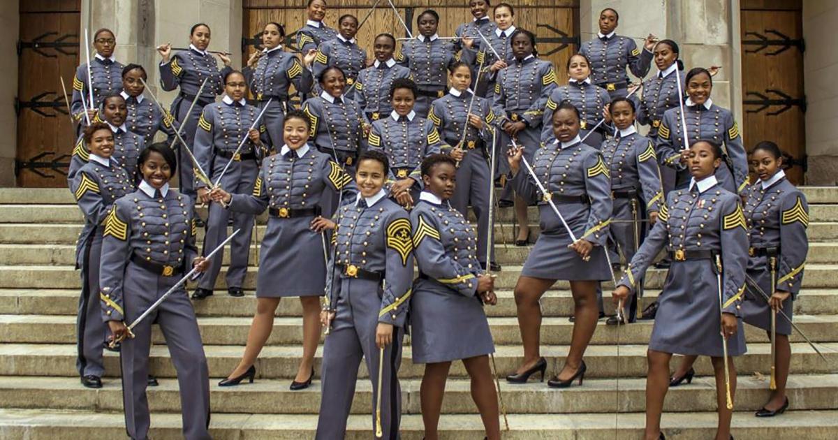 Ponytails and lipstick: US women soldiers get style