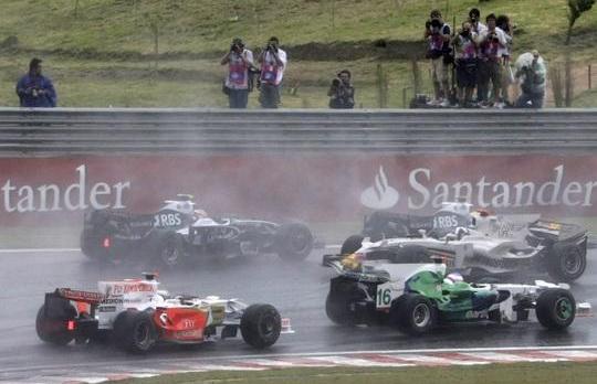 Coulthard leaves F1 with first lap collision