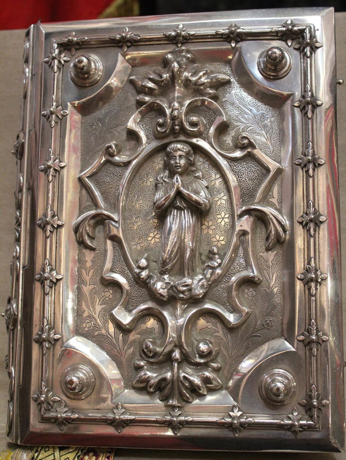 Senglea basilica’s silver missal covers