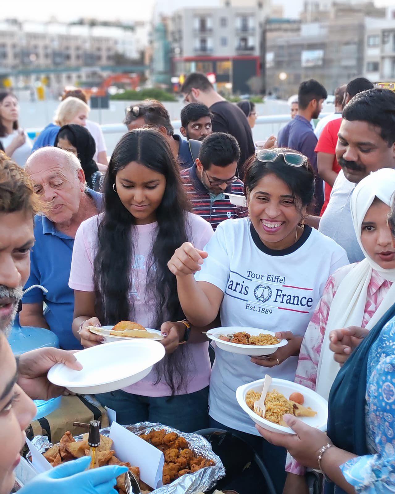 International communities come together to share food