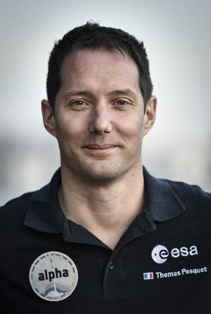 In space race, Europe faces choice: passenger or pilot