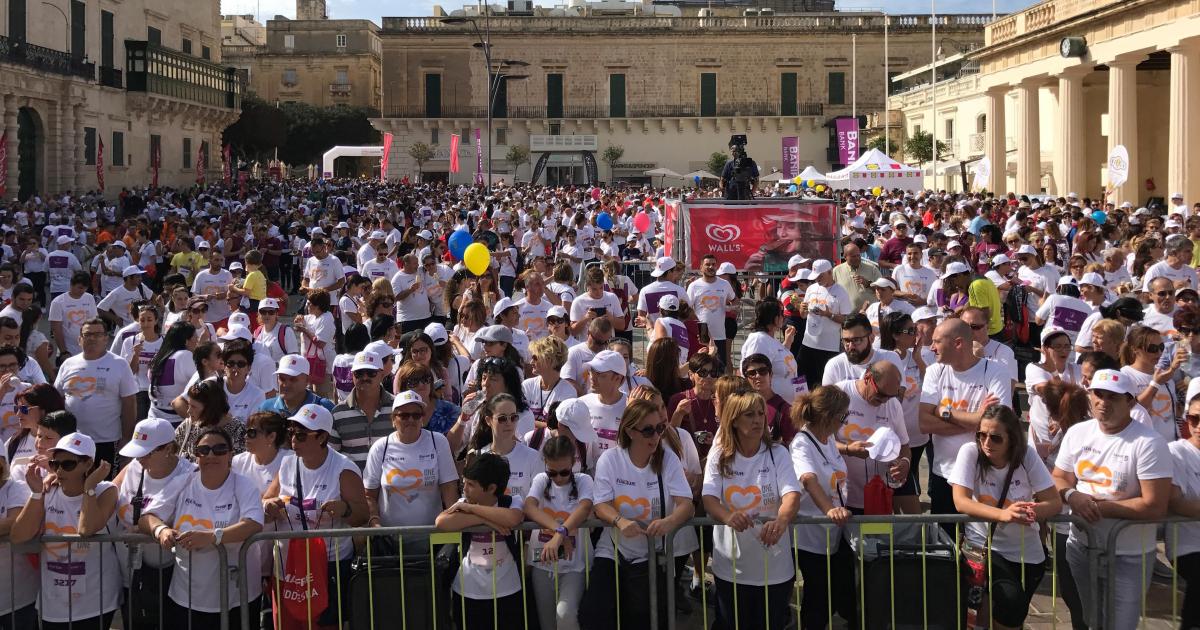 Watch: Thousands gather for President's Fun Run