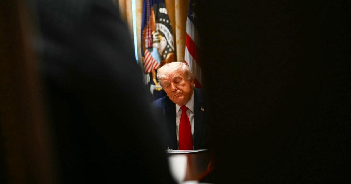 Trump 'in excellent health' but should lose weight: presidential physician