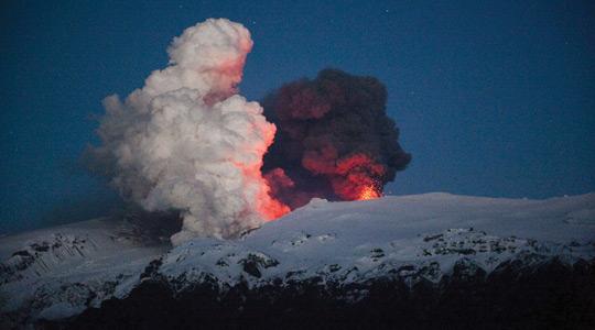 New ash cloud grounds flights in Britain, Ireland