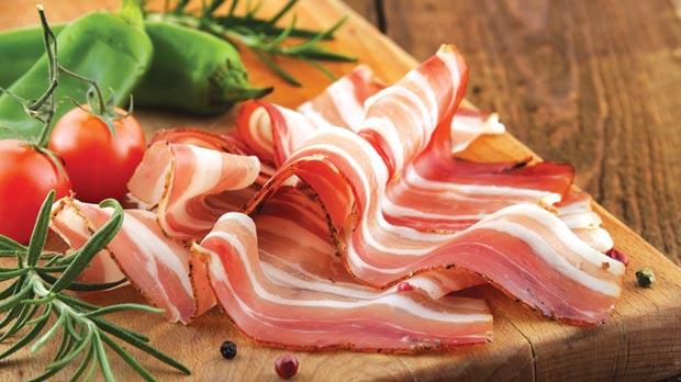 Chef shows off bacon’s versatility