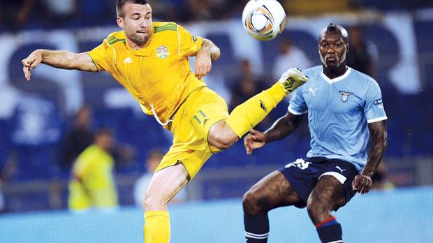 Sculli rescues 10-man Lazio as Stoke win point in Kiev