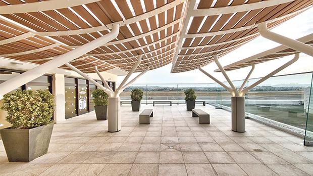 Good view to a flight - airport observation deck reopens