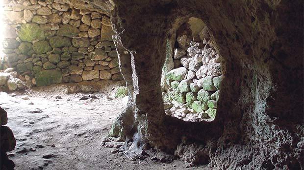 Talk on troglodyte cave